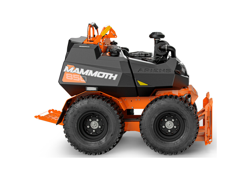 MTI Canada - Product - Mammoth Tractor - Kawasaki 850 EFI